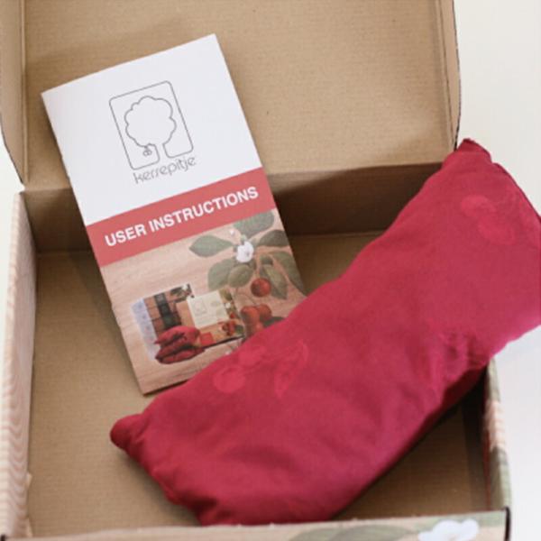 ネックピロー アイピロー 保温 保冷リラックスグッズ 温活 冷やしても使える！ ベルギー生まれの100%ナチュラル チェリーストーンピロー ピッコロショート 送料無料チェリーの種を乾燥してリラックスグッズに！