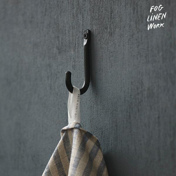 爆買 しっかりと安心感がある太さでシンプルな形の取付け式フック。