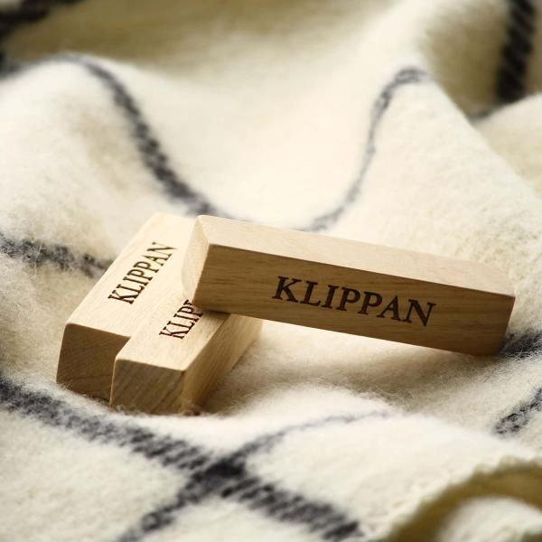 天然樟脳成分を含むくすのき防虫ブロック。ウール製品の防虫・消臭対策、衣替え、クローゼット・タンス・衣装ケース用。サステナブル素材、ナチュラル防虫、繰り返し使用可能。