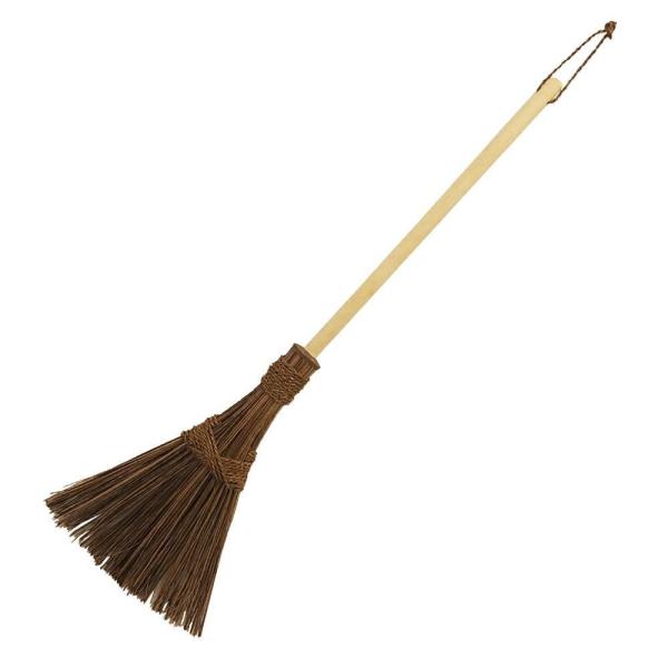 サイズ（約）【本体】幅250×厚45×高840mm【柄の長さ】460mm【紐の長さ】100mm材　質【本体】ヤシの葉脈（パルミラヤシ）【柄】木（アルストニア）重　量（約）360g南国スリランカの伝統的な箒です。嵐にも負けないパルミラヤシの葉...