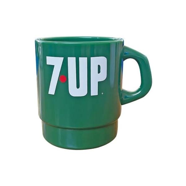 清涼飲料ブランド「7UP」のロゴがデザインされた爽やかなグリーンカラーのマグカップです。ヴィンテージ感あふれる7UPロゴと、鮮やかなグリーンの組み合わせが、カジュアルでありながらスタイリッシュな雰囲気を演出します。このマグは、7UPファンに...