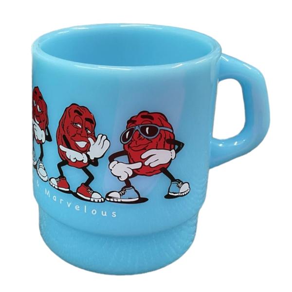 透明感のあるアンティークグラス風のプラスティック製スタッキングマグカップです。合わせてご購入頂いても、簡単に積み重ねることができるので収納場所に困りません。お値段も手頃ですので気軽にコレクションできてしまう所も魅力的です♪サイズ：φ83×H...