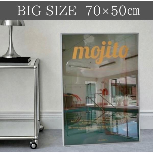 海外のリゾート空間を切り取ったような、落ち着いた色調と奥行きのある表現が魅力の「mojito」ヴィンテージフォトアートポスターです。プールサイドの風景と、レトロなタイポグラフィが重なり合い、空間に洗練された雰囲気と心地よい余白を演出します。...