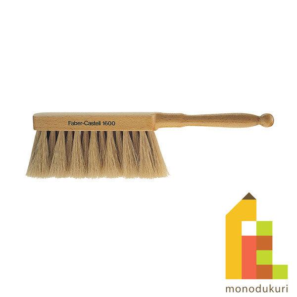 山羊毛を3列に配毛した木製ハンドルの製図用ブラシ。