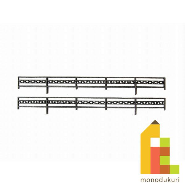 ■商品名：みにちゅあーとキット ジオラマオプションキット 【ガードレールA】■セット内容：レーザーシート（1枚）、組立て説明書■スケール：1/150■サイズ：W77×H5.6mm■対象年齢：12才以上■組立て所要時間：レーザーシートから切り...