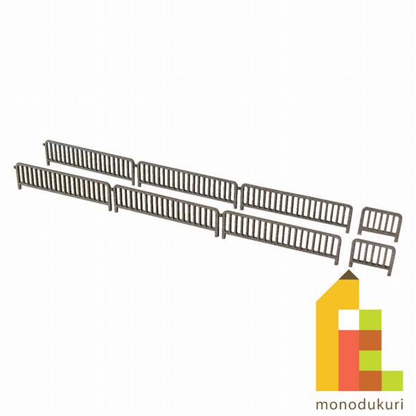 ■商品名：みにちゅあーとキット ジオラマオプションキット 【道路フェンスA】■セット内容：レーザーシート（1枚）、組立て説明書■スケール：1/150■サイズ：大：60×6ｍｍ（1スパン20mm、3個連結）、小：6×6ｍｍ■対象年齢：12才以...