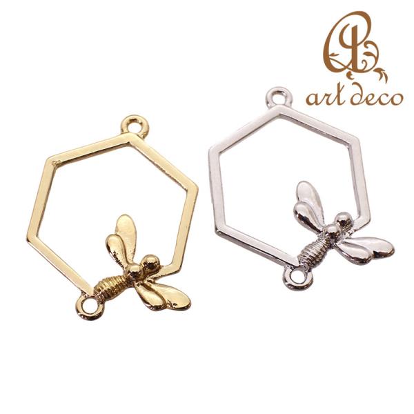 蜂と六角形を組み合わせたチャームチャーム,キーホルダー,ペンダント,蜂,虫,昆虫,動物,六角形,ゴールド,シルバー,金,銀,アクセサリー,パーツ,アクセサリーパーツ,ハンドメイド,アレンジ,手芸,材料,金具,部品,カラワク,空枠,ミール皿,...