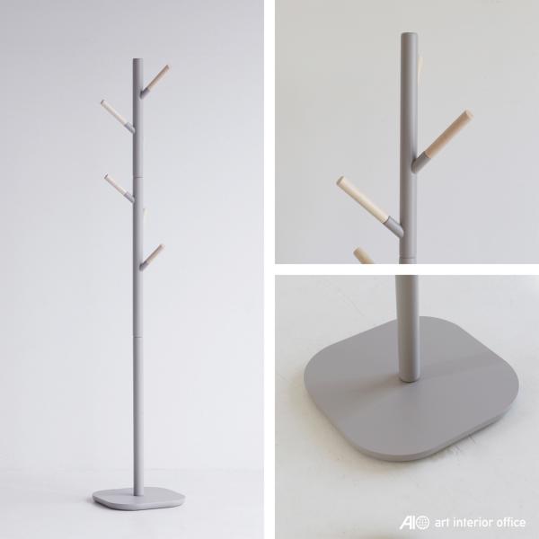 この商品はグレージュ色になります。木の質感を活かした北欧風のシンプルデザイン。お家に帰ってきて上着、帽子等をサッと掛けられる、おしゃれでコンパクトなサイズのポールハンガーです。掛けるバーは６本ございます。また、下のパーツを外せばお子様用（子...