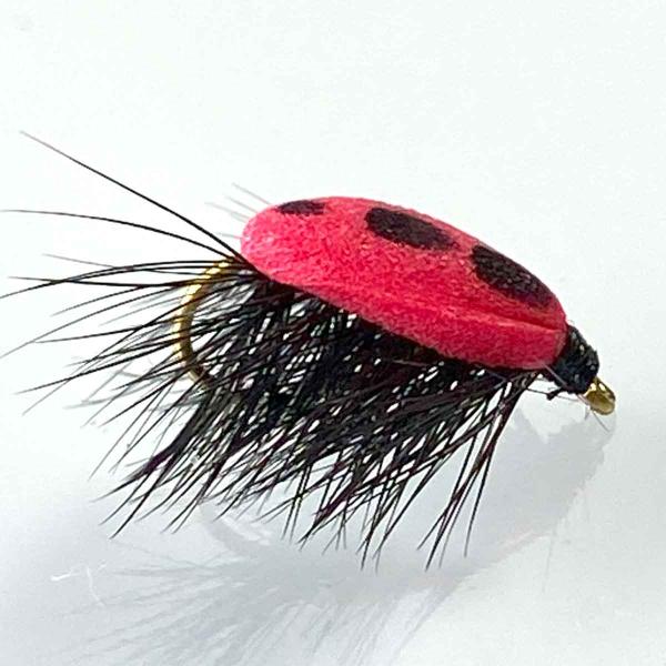 パターン名：テレストリアルタイプ：ドライフライ主な使い方：釣り上がり、ライズ狙いイメージ：テントウムシ一言：テントウムシが活発な夏から秋にかけて活躍するフライ。