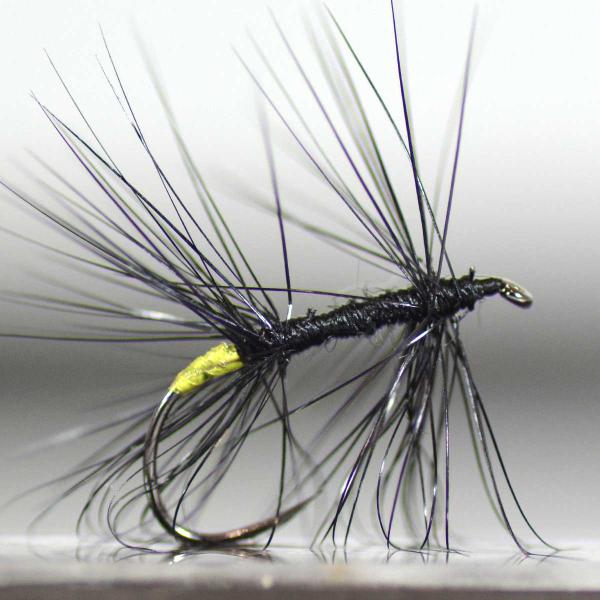 伝統テンカラ毛鉤（#10 / #12 / #14）水中で操作し、渓流の魚を誘う日本古来の毛鉤。日本の伝統釣法「テンカラ」で使われてきた毛鉤を、実釣で扱いやすいバランスに仕上げています。流れの中でテンションをかけることでハックルが開き、緩める...