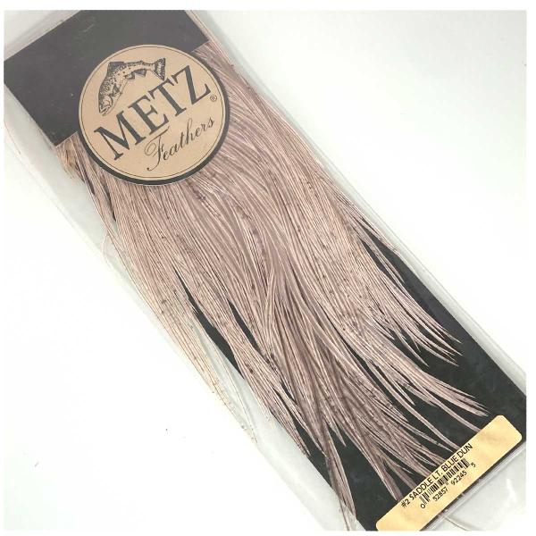 Metz（メッツ）サドルハックル グレード2のフルサイズモデルです。カラーはライトブルーダンで、春〜初夏のライトトーンのメイフライやミッジ系パターンに適した人気色です。サドルフェザーは繊維が均一で、しなやかさと適度な張りを兼ね備えています。...