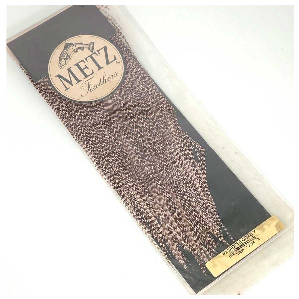 Metz（メッツ）サドルハックル グレード2のフルサイズモデルです。カラーはグリズリーで、白と黒の縞模様が入ったドライフライ用の定番カラーです。グリズリーハックルはコントラストがはっきりしており、水面上でのシルエットや視認性を高めたいときに...