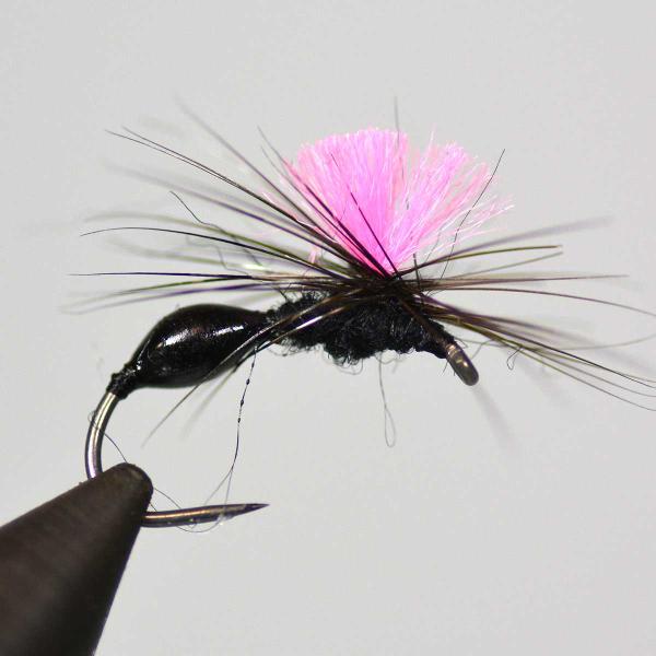 ハードシェルアントパラシュートフック：バーブレス／バーブド から選択可サイズ：#10・#12・#14・#16タイプ：ハーフサブサーフェス（半沈みタイプ）渇水期のスレたトラウトに特に強いハードシェルアントパラシュート。ボディには艶やかなハード...