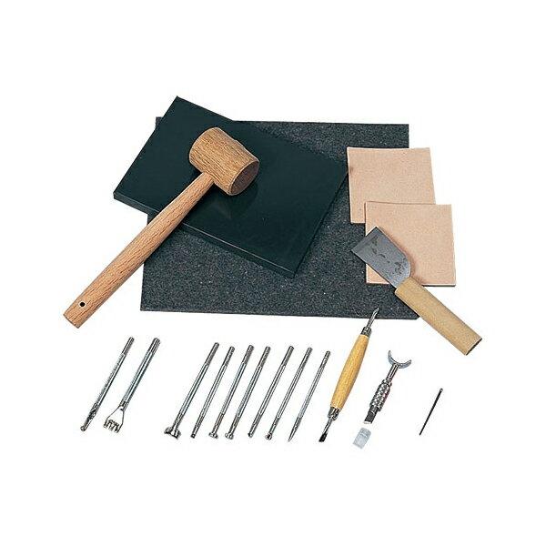 セット内容・ゴム台×1（15x22x2cm）・フェルト（25x30x0.6cm）・木づち・モデラ・スェーベルカッター・革刀・クラフトレース針・クラフト用目打ち（1本目・3本目）各1・基本刻印棒（7種各1）・ためし革（10x10x0.3cm）2