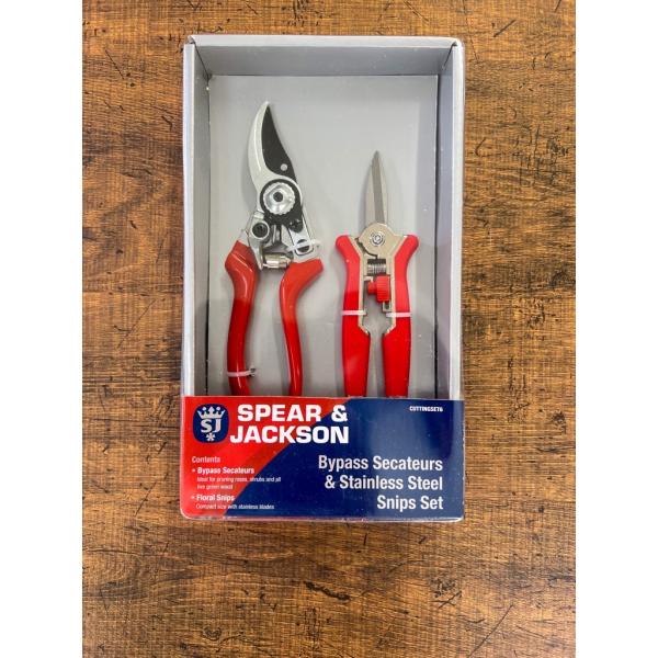 " 1760年創業、イングリッシュガーデンの代名詞。 "スピア＆ジャクソンは、製鋼業で有名な英国シェフィールドで1760年創業。熟練の職人の技と最先端の技術を生かしたもの作りには定評があり、園芸道具はもちろん幅広い工具を製造しています。【B...