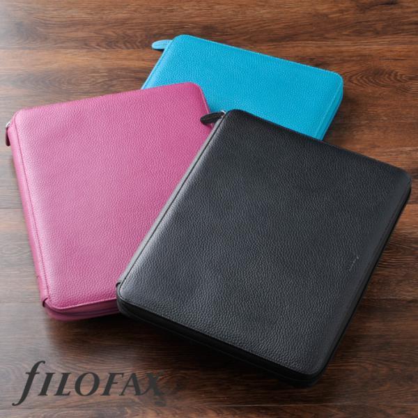 【メーカー名】ファイロファックス / fILOFAX【シリーズ名】フィンスバリー / Finsbury【サイズ】A4サイズ【カラー】ブラック、アクア、ラズベリー【素材】フルグレインレザー【実寸】縦320mm×横280mm×厚み30mm【仕様...
