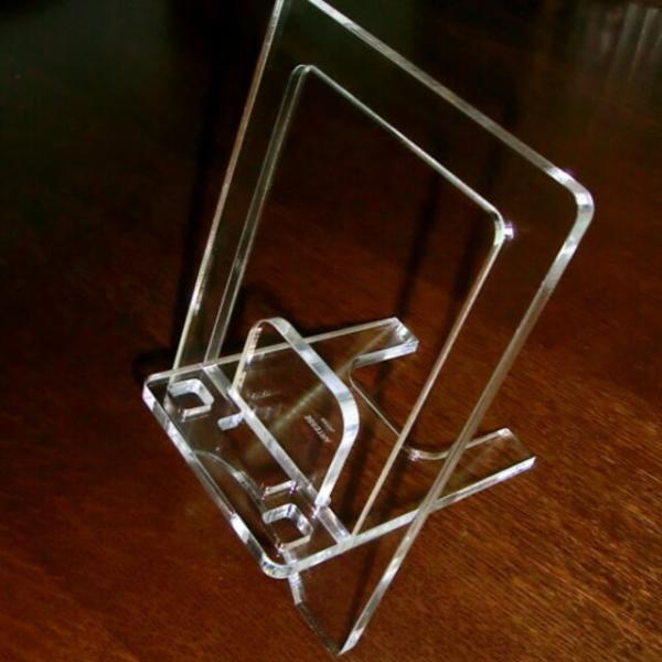 ■あなたも「書類立てま専科？！」■クリアな透明アクリル製だから飾るモノがひときわ引き立ちます！■Ａ４用紙がサッと挟んで据置きできる、この便利さはあなたの想像以上！？です。made in japan.　