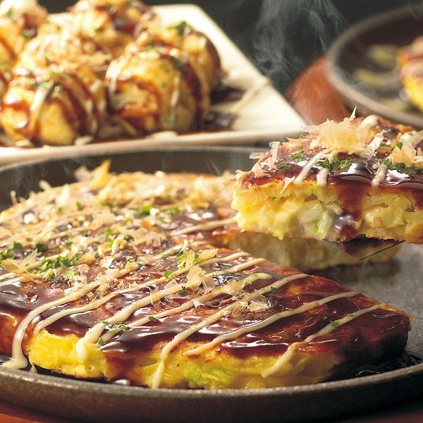 【発売日：2023年11月08日】お好み焼・たこ焼セット　大阪の名店「千房」1973年大阪千日前にて創業。お好み焼の本場大阪の名店「千房」の味をご家庭で簡単にお召上がり頂けるように、冷凍商品としてお店の味を再現いたしました。人気の高い定番の...