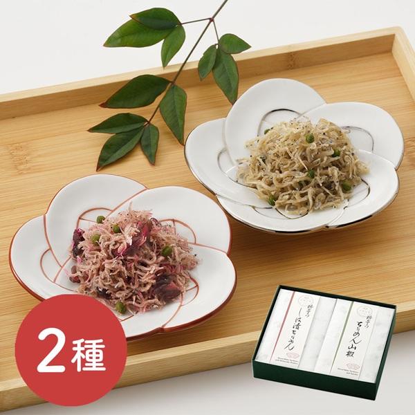 【発売日：2025年12月17日】紅白２つのちりめんセット。丹念に漬けあげたしば漬けの小切を良質のちりめんとほどよく絡み合わせた「しば漬けちりめん」と職人が昔ながらの手法で上品に炊き上げた「ちりめん山椒」。どちらも下鴨茶寮の人気商品です。■...