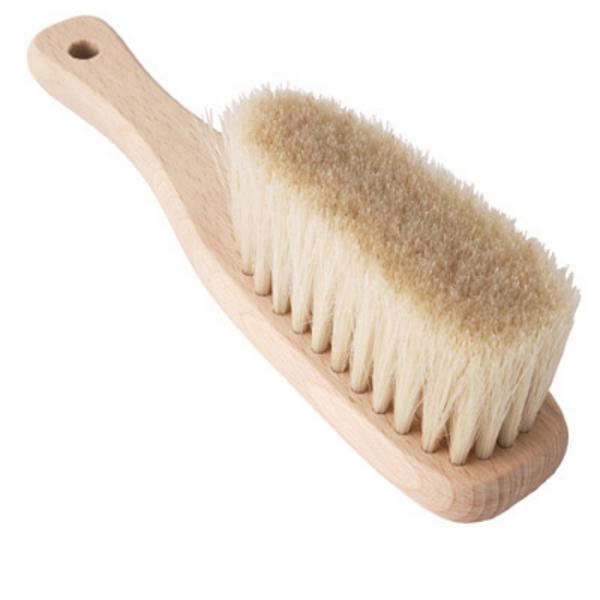 【発売日：2026年02月24日】アートブラシ社 カシミヤブラシ（桐箱入り）アートブラシ社が最高級の白馬の尾毛を惜しみなく使い丹念に手作りした逸品●世界の一流カシミヤメーカーが上得意の顧客に向けて、ノベルティの依頼も多いこのカシミヤブラシ。...