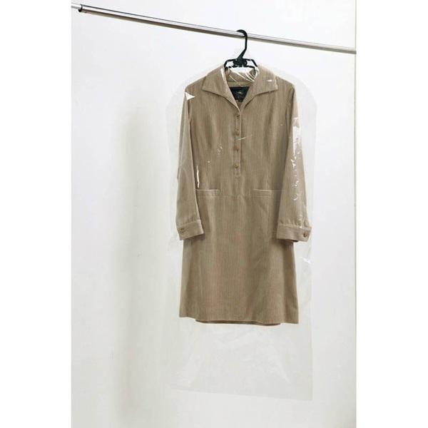 【発売日：2026年07月08日】洋服カバー50枚セット（ロングサイズ）大切な衣類を守る。背面には通気性に優れた不織布、前面には中身が一目でわかる透明フィルムを使用。・市販の防虫剤と併用して使用できます。　・1枚ずつ折り畳んで入っているので...