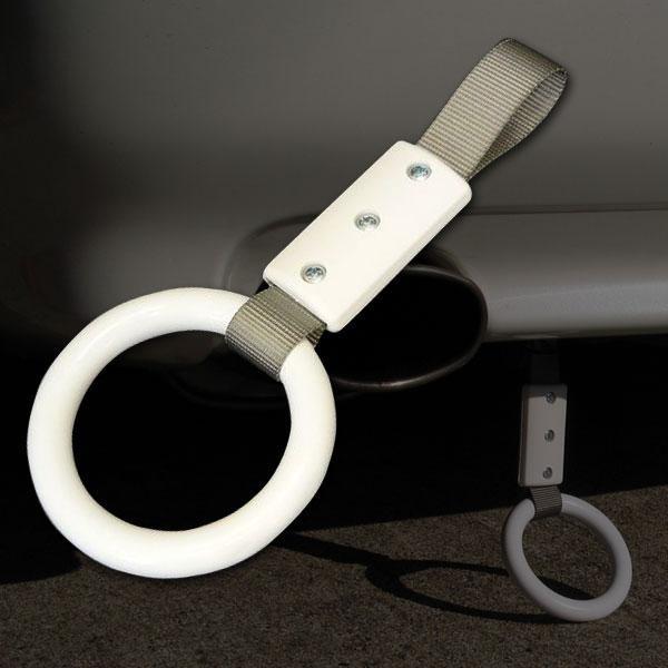 シャコタン・ドリフト車・旧車などに！何に使うかはあなた次第！懐かしの吊り輪です。リアバンパーのドレスアップ目的にいかがでしょうか■数量：1個■サイズリング直径：約107mm全長：約250mmベルト幅：約25mm* 保安基準に反する使用方法で...