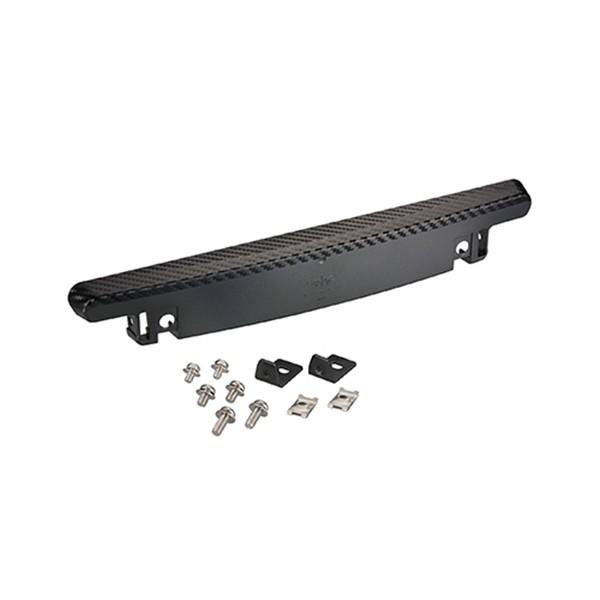 カーボンルックナンバースティ。TOP面のキャラクターラインがカーボン柄の美しさを強調します。取付け面がR1500の曲面で、ボディラインと融合します。下向き角度5°~10°で調整可能。ボルトはすべてサビにくいステンレス製。【製品仕様】品名 L...