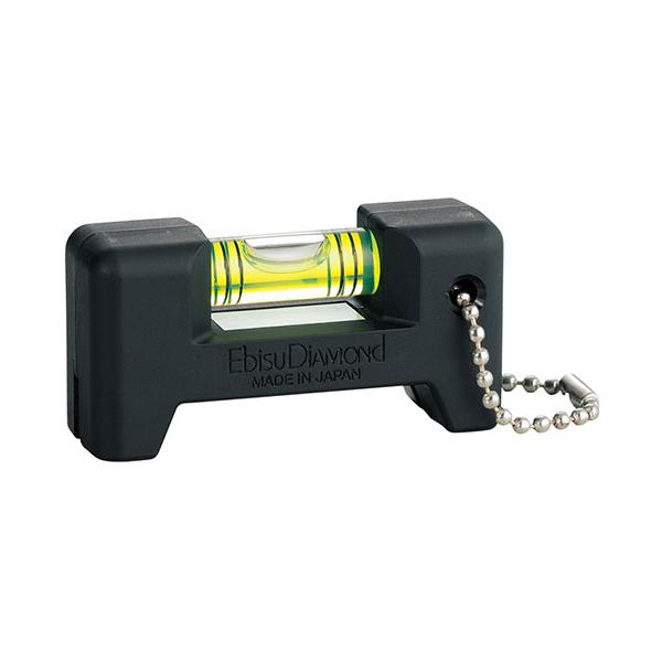 ◆◆用途◆◆多用途用水平器。◆◆機能◆◆直尺と曲尺に取り付けて測定できます。蓄光付で、明るい所で光を蓄積して暗い所で数分間発光します。チェーン付きで、工具つり等に吊るせます。◆◆仕様◆◆●感度：0.50mm/m=0.0286度。●精度：±2...