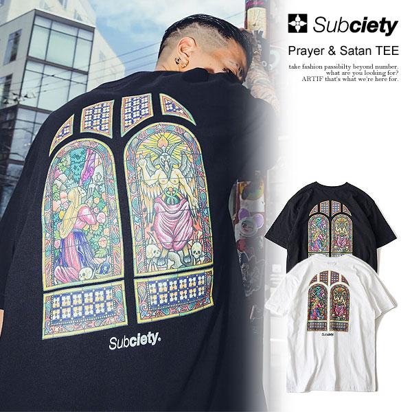 【発売日：2024年08月28日】SUBCIETY サブサエティ 30％OFF SALE セール 祈るスカルとサタンをステンドグラスに落とし込んだグラフィックを大胆にプリント。左胸にはブランドのメインロゴ『THE BASE』をプリント。華や...