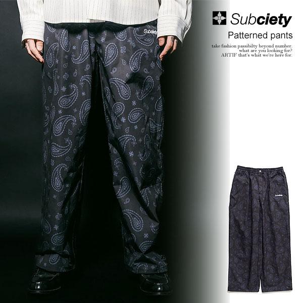 【発売日：2025年12月14日】SUBCIETY サブサエティ●商品説明バンダナ総柄プリントを施したワイドパンツ。ハリ感のあるタフなポリエステルのオックスフォード生地を採用。ウエストはゴム＋ドローストリングのイージー仕様に加え、ベルトでの...
