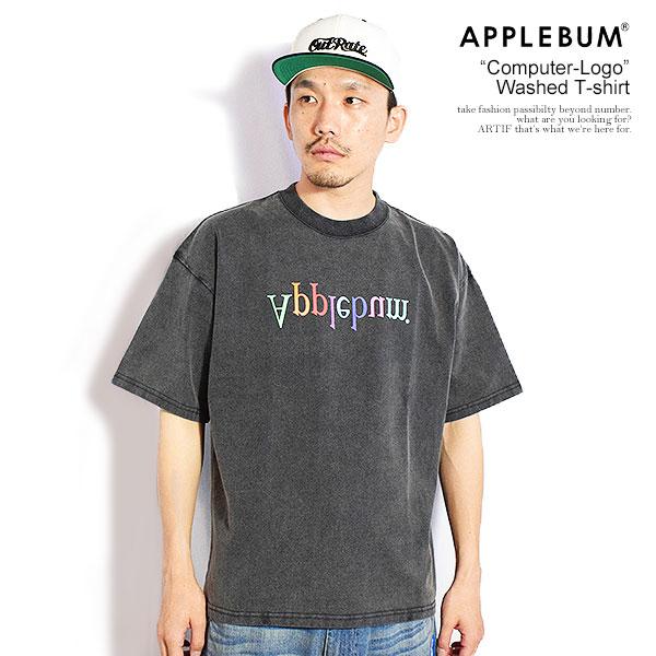 【発売日：2026年04月25日】APPLEBUM アップルバム●商品説明カラフルな反転タイポで、懐かしさと新鮮な違和感を同時に生み出したデザインTシャツ。“創造の象徴”へのAPPLEBUM流リスペクトを込め、着る人それぞれのカルチャーと記...