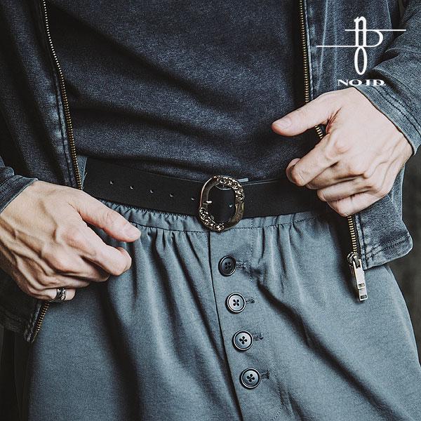 【発売日：2025年09月06日】NO ID. ノーアイディーデザイン性の高いバックルが目を引くカウレザーベルト。pattern1 有機的な曲線と不均一な凹凸によるアートピースなデザイン。pattern2 チェーンモチーフを組み込んだエッジ...