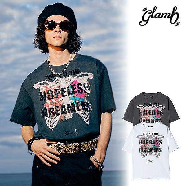 glamb グラム●商品説明アンダーグラウンドなグラフィックにリュクスな異素材使いを潜ませたWandermore T-Shirt。フロントのコントラストあるグラフィックは、肋骨のモチーフと色鮮やかな花々。メッセージを上段に重ねてスタイリング...
