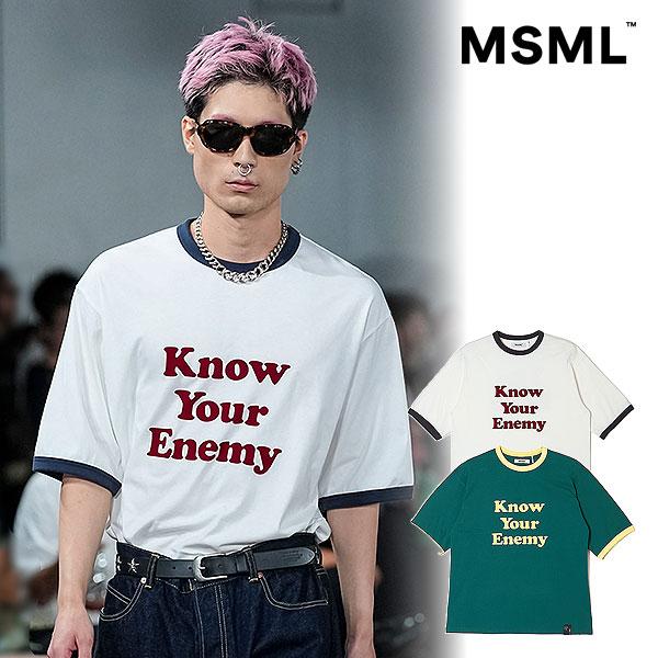 MSML エムエスエムエルフロッキープリントを施したリンガーTシャツ。ベルベットのような立体的な質感が、シンプルな中に奥行きを添える。ジャストめのシルエットが端正なラインを描き、クラシカルなリンガーデザインと調和しながら都会的な表情を見せる...