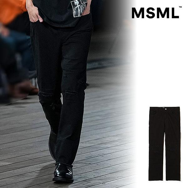 MSML エムエスエムエル絶妙な丈感で仕立てたデストロイパンツは、程よいダメージ加工が余計な装飾を拒み、自然な表情を描く。ストレッチの効いた素材は、動きに寄り添いながらも端正なシルエットを保ち、ストリートとモードの狭間に佇むような存在感を放...