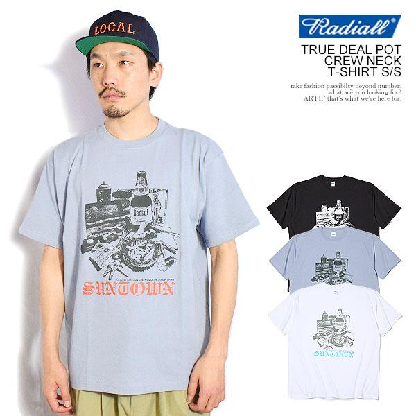 【発売日：2026年05月23日】RADIALL ラディアル●商品説明米綿を使用しており、乾いた着心地。また、生地の凹凸、毛羽がありカジュアルな風合いが特徴のオリジナル天竺で作ったショートスリーブTシャツ。フロント、フォトグラフィックが、バ...