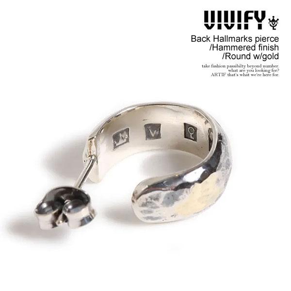 【発売日：2025年03月04日】VIVIFY ビビファイ●商品説明中央部に向けなだらかな半円形になっている甲丸地金のハンマードゴールドダストピアスです。ハンマー跡の凹面のみ燻し仕上げを残し、凹面以外を鏡面に仕上げ、金鑞を付着させるゴールド...