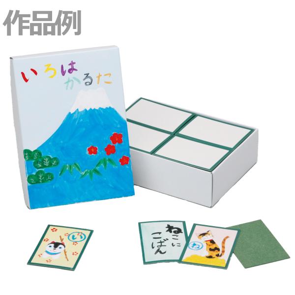 200枚入箱サイズ：約165×115×H48mm1枚のサイズ：52×75×0.8mm(枠内サイズ約49×72mm)百人一首向け(絵札100/読札100として)1枚のサイズが52×75mmの無地かるたです。自由に描いて自由にお楽しみいただけま...