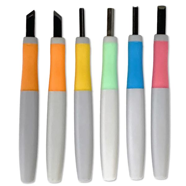 印刀(右用)7.5mm印刀(左用)7.5mm丸刀3mm丸刀6mm三角刀(70゜)3mm平刀(間透)7.5mm安来鋼二層鋼製PE製安全キャップ付BSSスクール彫刻刀のプラ柄タイプです。にぎりやすく、すべりにくいエラストマー樹脂を柄に採用しました。