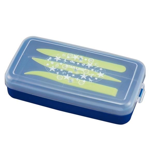 サイズ：H50×W220×D115mm重量：130gストッパー機能付名前シール付日本製約9×19×4cmまでの大きさの粘土が中に入ります。造形に便利な3種類のヘラ付フタの裏にヘラが収納できます。