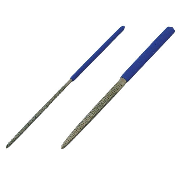 2本組(丸・半丸 各1本)全長：185mm刃長：90mm鬼目ですから、ザグザグ削れて、作業がはかどります。木彫の荒削りから、石彫の軟石(てんこく印材など)の削り用までに向く、目詰まりしにくい鬼目のやすりです。