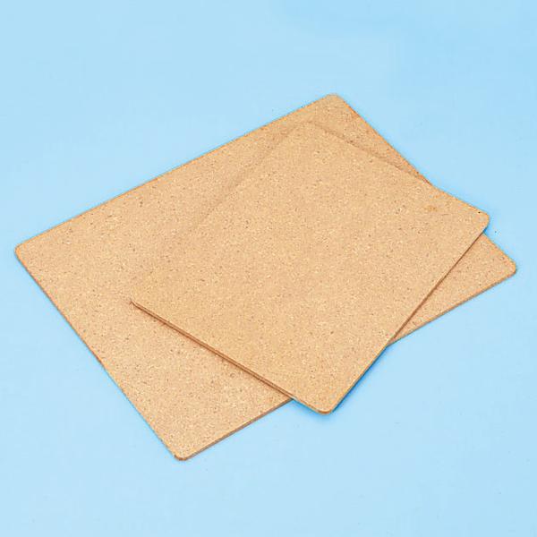 大 300×400×5.5mmMDFボード製木材チップを圧縮凝固したボード板です。水に濡れてもすぐ乾きますし、曲がったり、ゆがんだりしません。