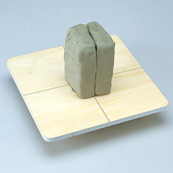 高さ58mm 木製天板300×300mm 360度回転式塗装済台座直径155mm 鋳鉄製 重量2.2kgベアリング入りの回転がスムーズな彫塑台です。鋳鉄製の台座ですから重量があり、卓上で安定し、使い易い機種です。