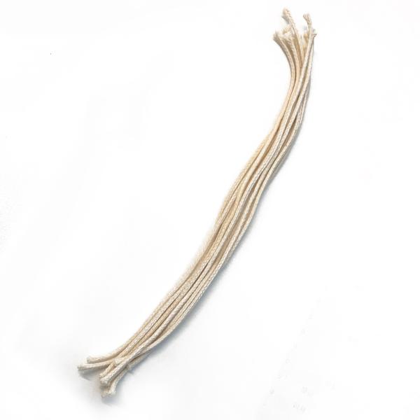 長さ：約120mm直径13mmの太いローソクづくりの組芯です。出来上がったローソクと芯の太さとは燃えるスピードと微妙な関係があります。作るサイズに合わせて選んで下さい。溶かした蜜ろうの中に芯を浸してろうを付着させ、引き上げて冷やし、同じ動作...