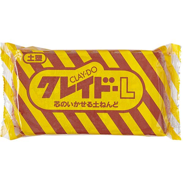 容積サイズ：約180×105×30mm容量：1kg自然乾燥でまるで土器のように仕上がる粘土です。ねばりがあり、コシが強いので芯材を使わなくても作品がつくりやすいです。乾燥後はひび割れや破損がしづらく、絵具での着色も可能です。天然の赤土を使用...