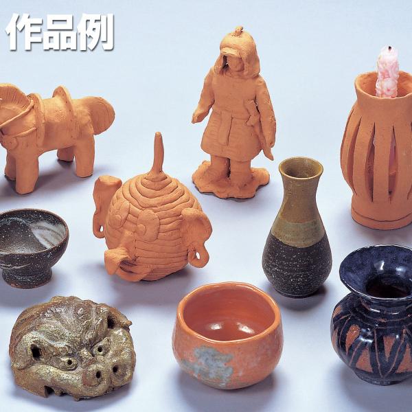 等身大の像など大型作品を作るのに適した粒度で、荒目のテラコッタ粘土です。荒目でも作りやすく、焼いても割れにくく、本焼焼成にも耐えられます。写真：お地蔵さん(左：800℃素焼き、右：1250℃焼きしめ)