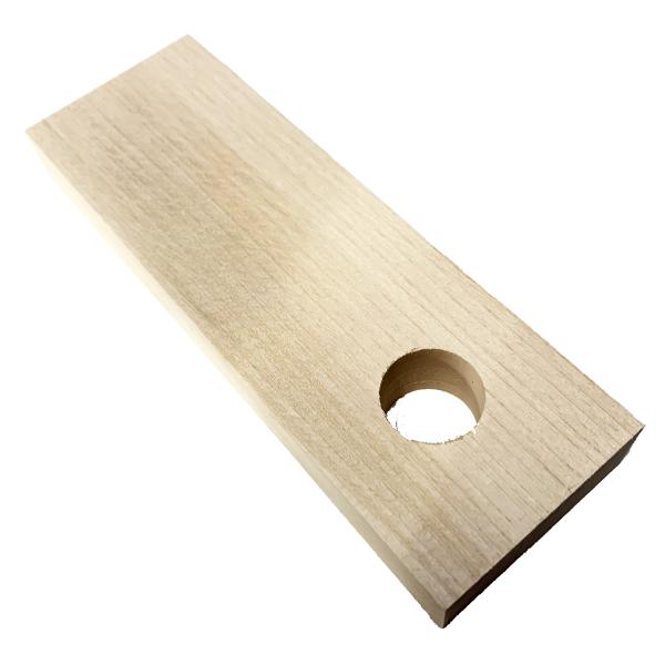 サイズ：約50×150×18mm、直径20mmの穴あけ加工済材質：シナ材一人分のパスタが計量できるパスタメジャー制作用の木材(シナ材)です。しっかりした厚みの板に大きな穴を開けるのは苦労しますが、穴加工済なのでデザインを下書きしたらすぐに形...