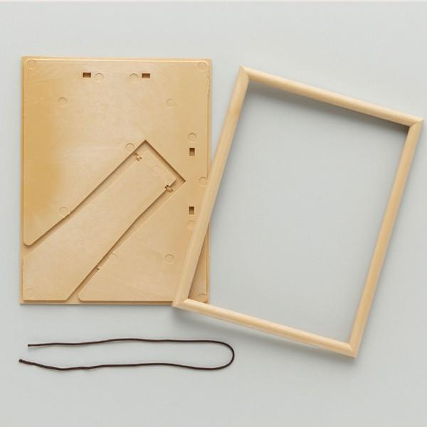 額：167×217×厚さ14.5mm 額幅10mm 材質：ABS裏板：164×214×厚さ6mm縦横用のスタンド(一体型)、額吊りひも付150×200mmサイズのアートグラスA、ニューアートグラス小、メタルスクラッチ、銅板、アルミ板等の作品...