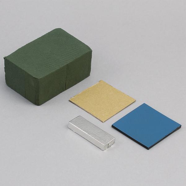 セット内容：オアシス(約80×55×厚さ38mm)×1個、ボール紙(50×50×1mm厚)1枚、版画用ゴム板(50×50×3mm厚)1枚、ピューター・インゴット(40g)1個ボール紙と版画用のゴム板で原型をつくり、原型を花材であるオアシスに...