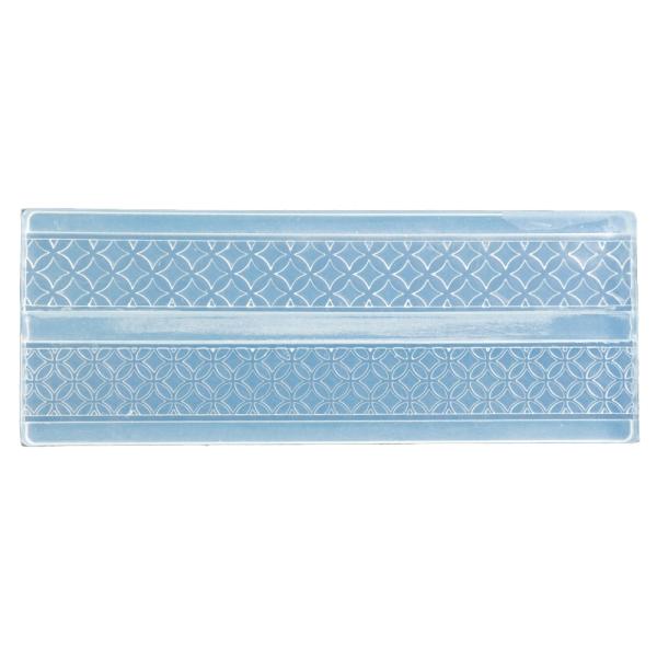 素材：ソフトシリコーンゴムサイズ：約47×78mm型取りができる素材：銀粘土・純銀粘土・UV樹脂など緻密な模様が魅力的な和柄のリングが作れる透明型のシリコンモールドです。日本の緻密な伝統文様が気軽に制作できます。透明型なので、粘土の詰め具合...